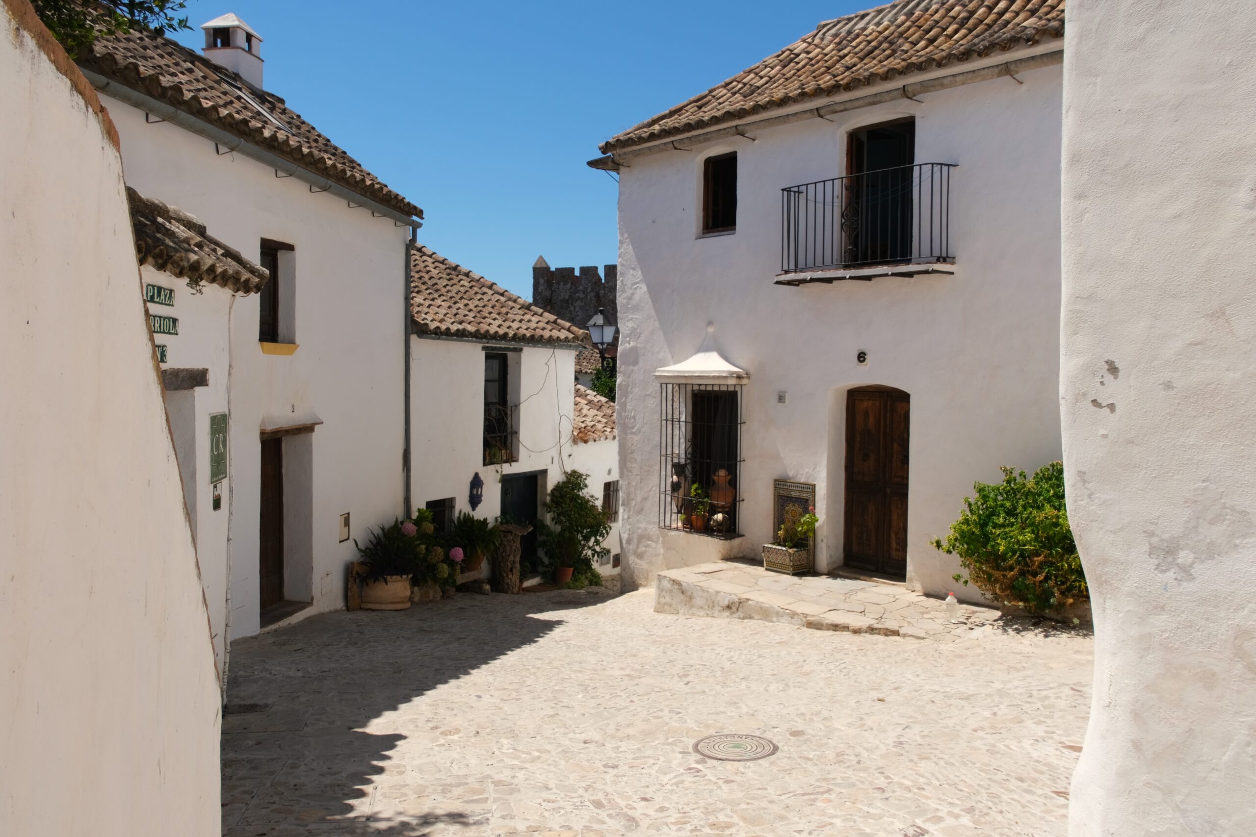 Castellar de la Frontera pueblo blanco único en Andalucía
